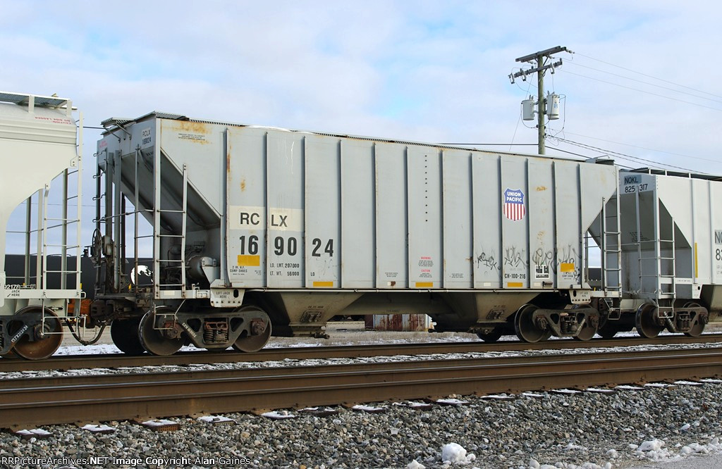 RCLX Covered Hopper 169024